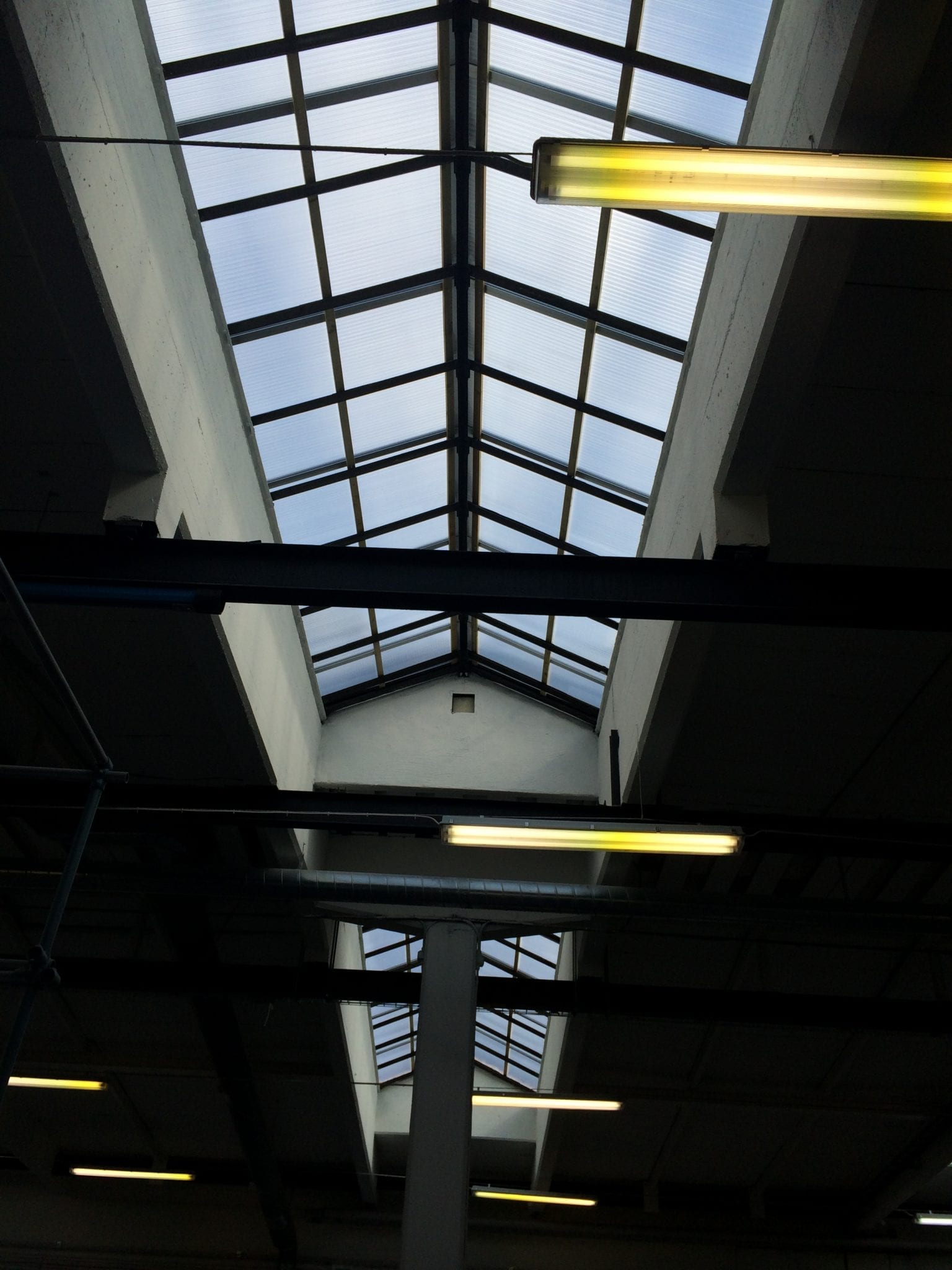 Halle Isolux – Hallelux